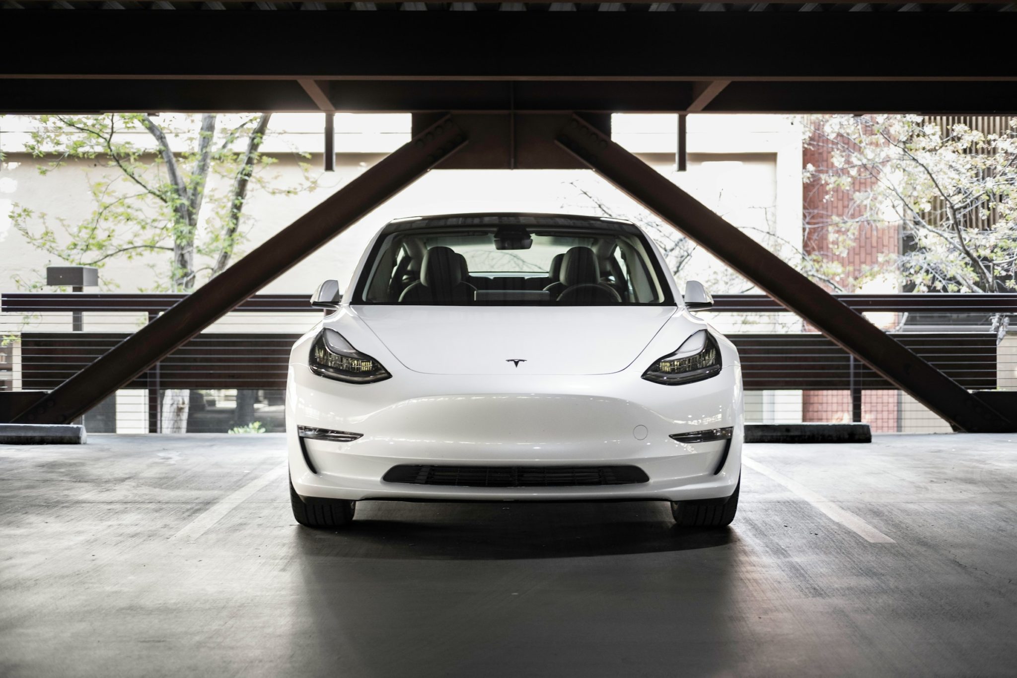 Pourquoi votre assurance Tesla coûte si cher